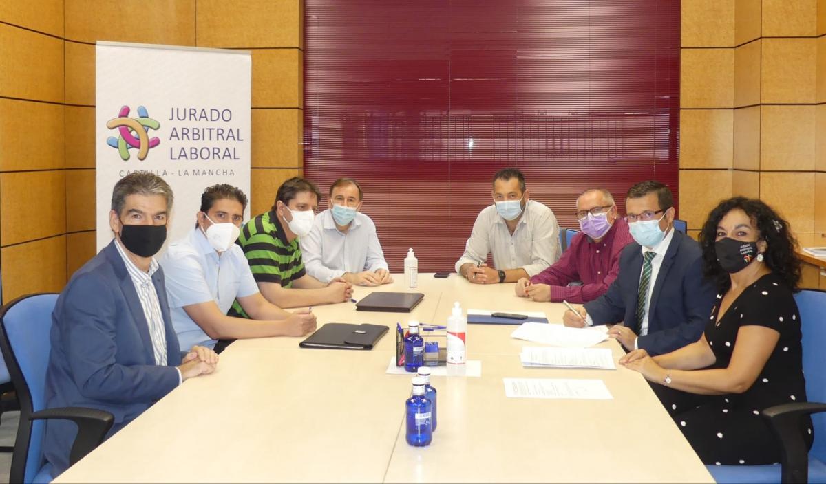 El Jurado Arbitral Ayuda A La Firma De Un Convenio De Viajeros Que