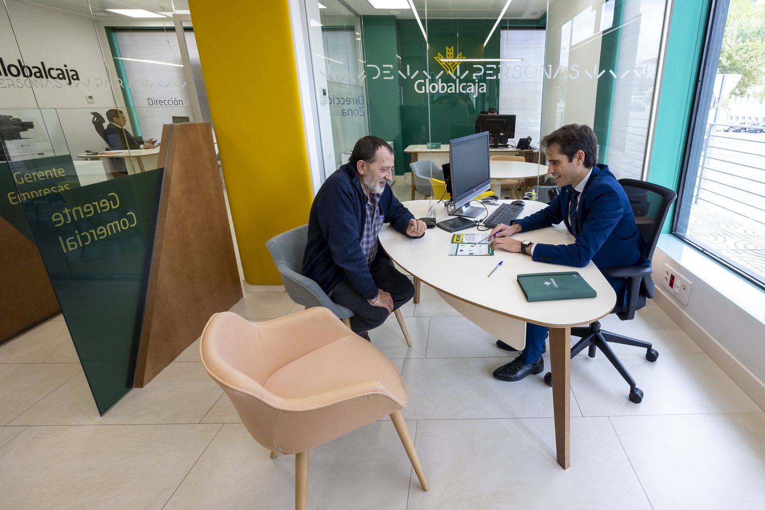 Globalcaja estrena su portal de empleo 'Trabaja con nosotros'