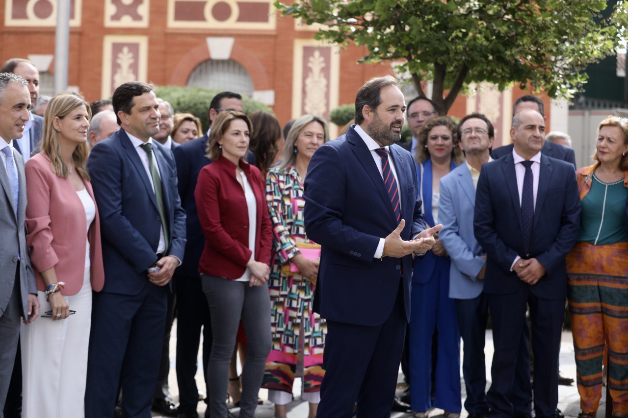 Núñez afirma que Castilla-La Mancha "está llena de gente valiente"