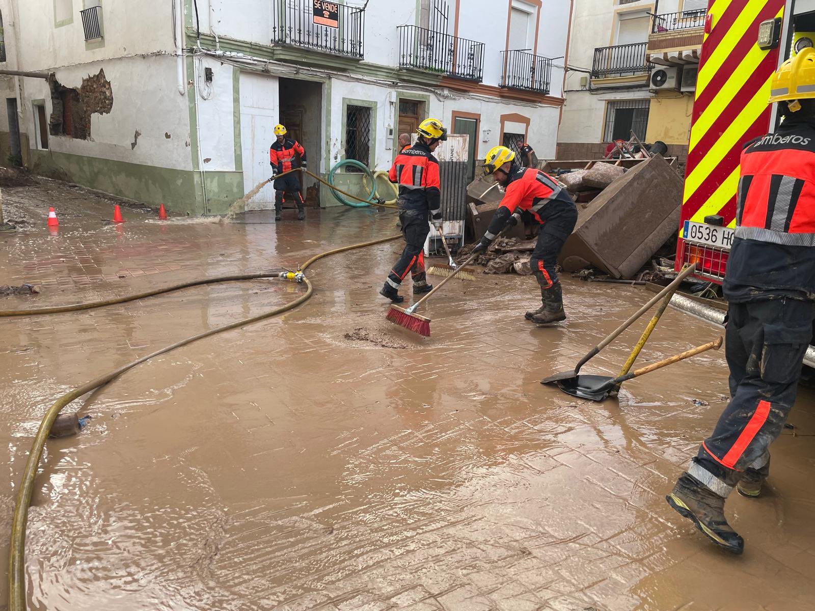 Bomberos Cuenca se suman a las tareas de apoyo a Mira